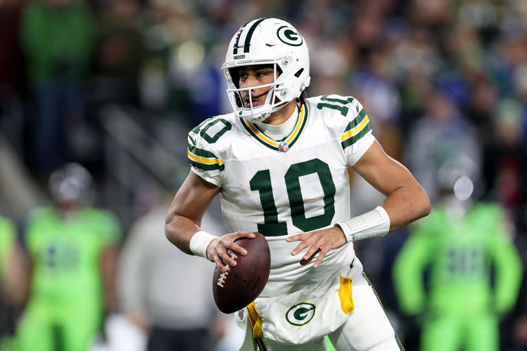 Packers wearing all-white uniform combination vs. Steelers in Week 8