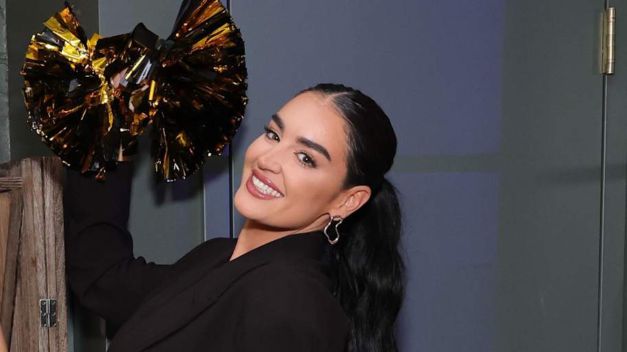 Claire Kittle Merges Two Sporty Styles for One Daring Look at 49ers Vs ...