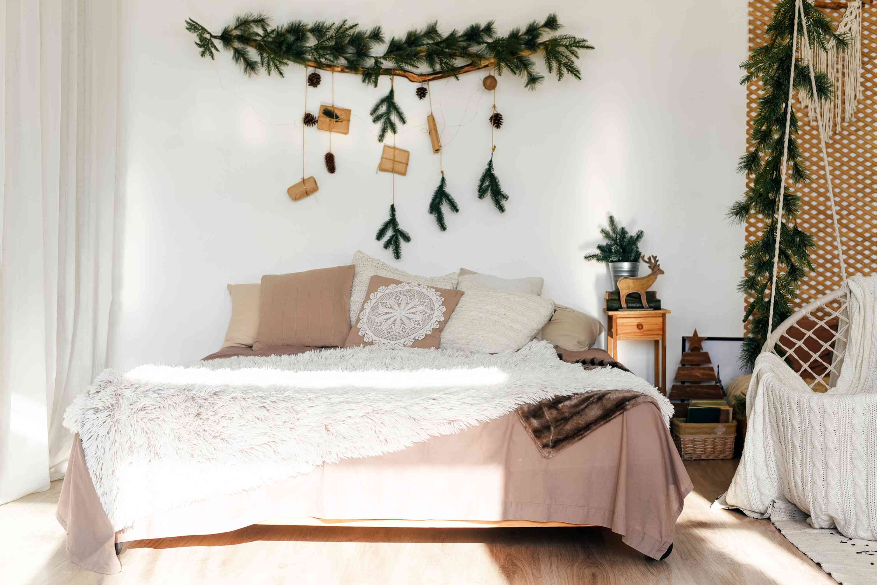 7 Decluttering Tips Pro Organizers Swear By to Keep Holiday Chaos to a ...