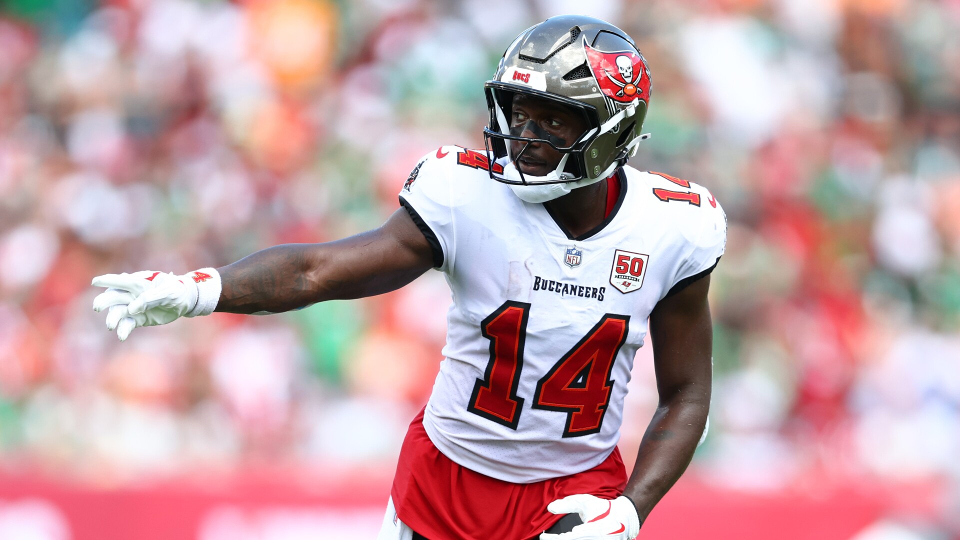 Chris Godwin, Bucky Irving listed as limited practice participants