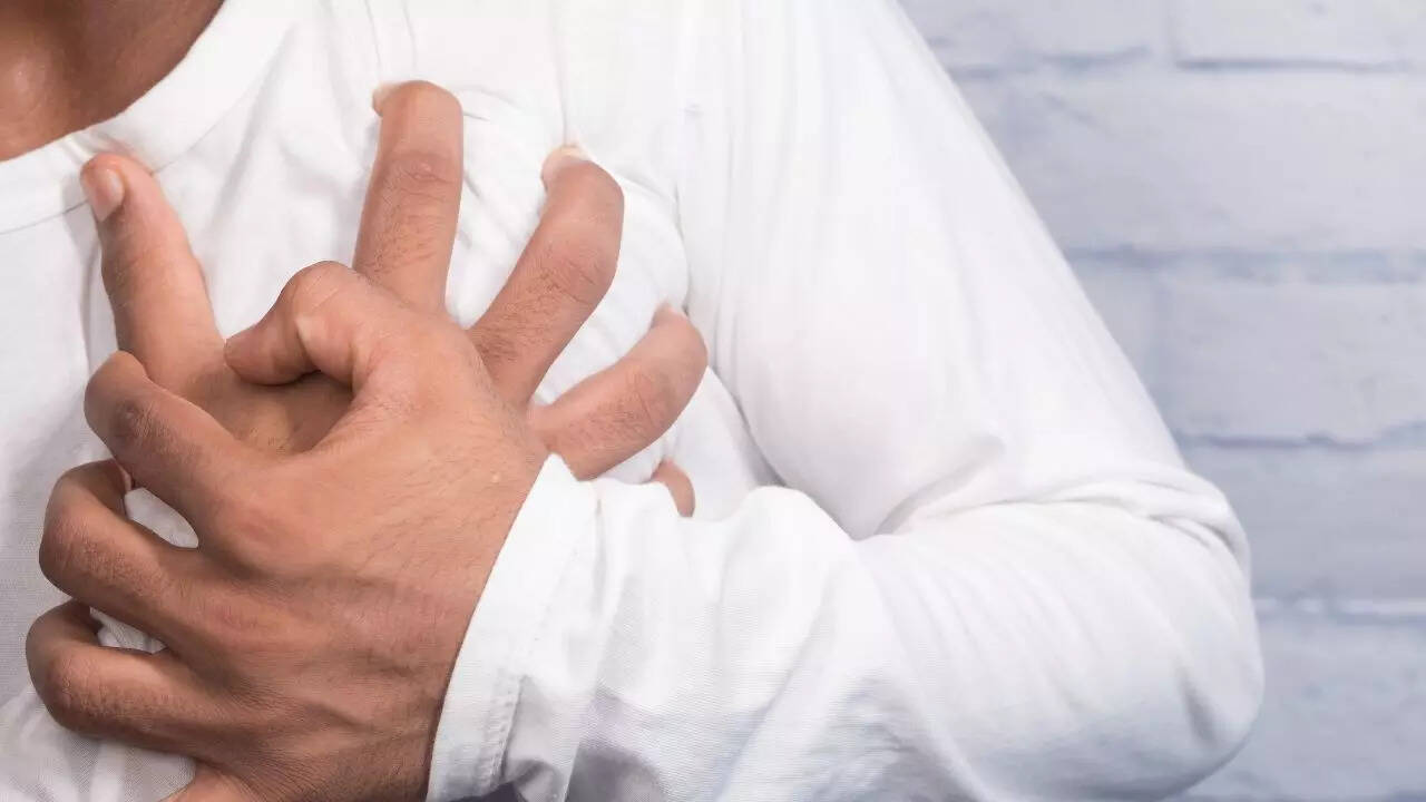 Doctor reveals the one silent sign that can appear days before a heart ...