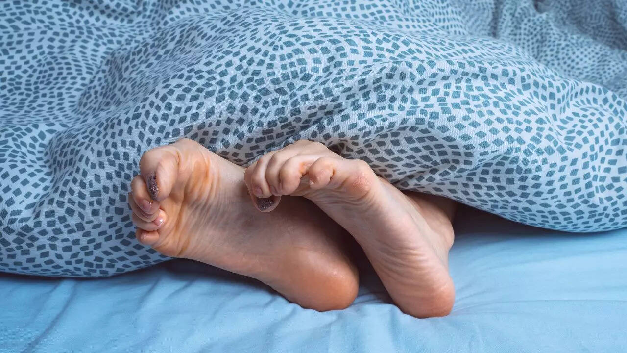 3 signs in legs that may indicate poor blood circulation, and how to ...