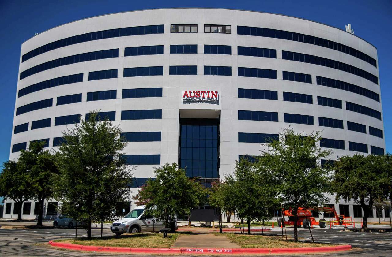 As major staffing changes take shape, Austin ISD's chief HR leader to leave