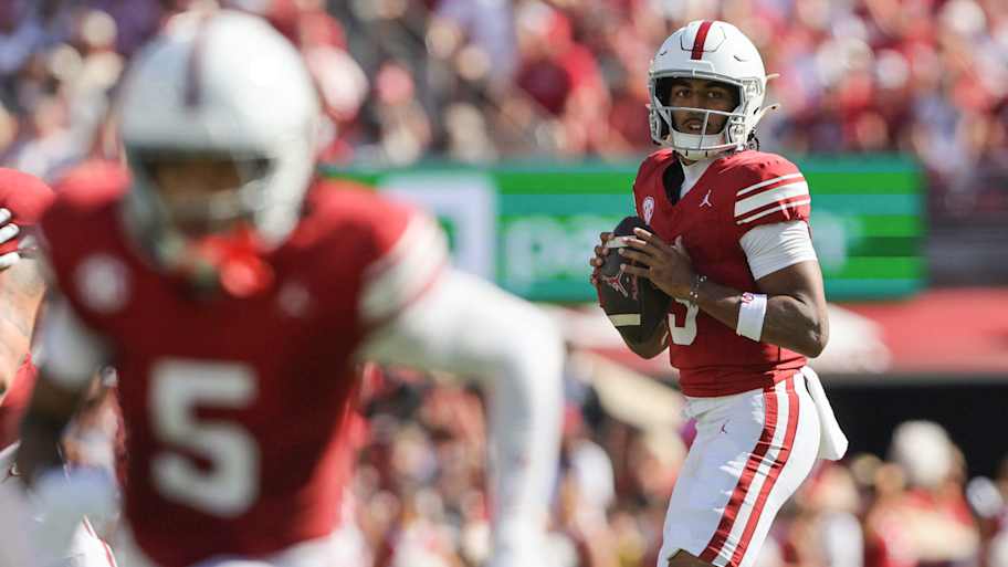 Red River Rivalry history favors QB Michael Hawkins Jr. over starters ...