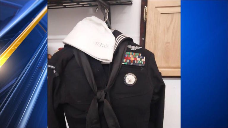Kansas museum gets extremely rare Navy uniform