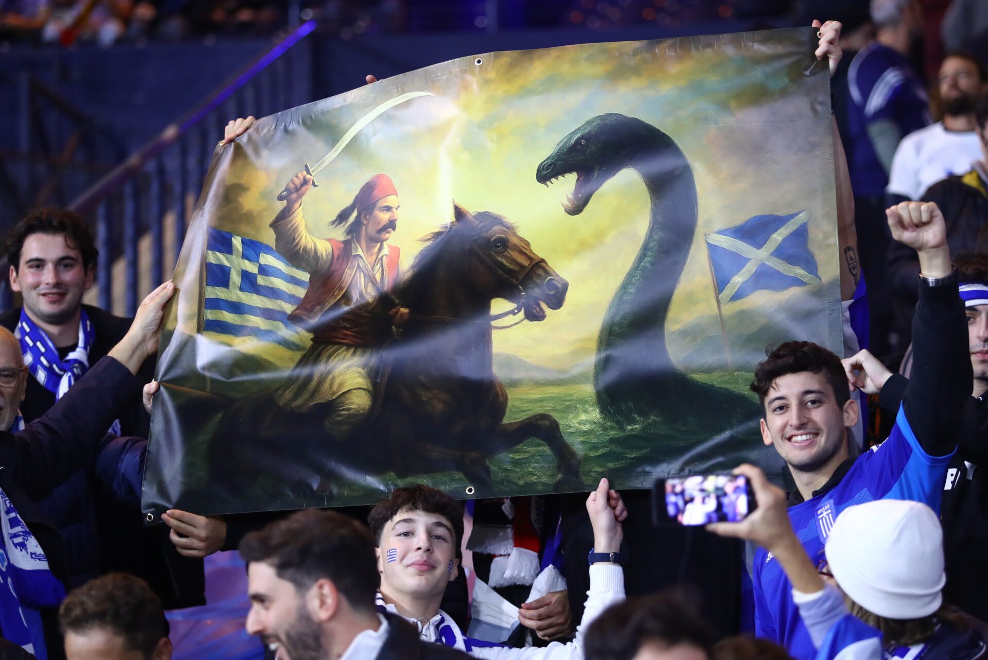 Oι ήρωες της Επανάστασης απειλούν το τέρας του Λοχ Νες στην Γλασκώβη