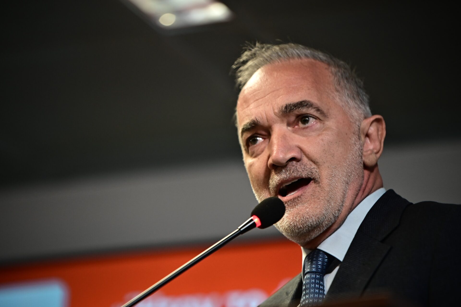 «Ρουκέτες» Σαλμά για νέο κόμμα στα δεξιά της ΝΔ: Βουτηγμένος στα ...