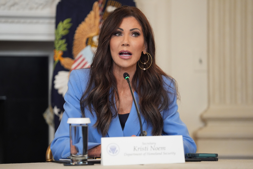 DHS eyeing buildings in Chicago and Portland for immigration operations