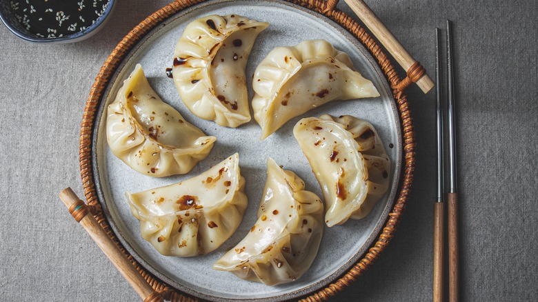 The Difference Between Wontons And Dumplings