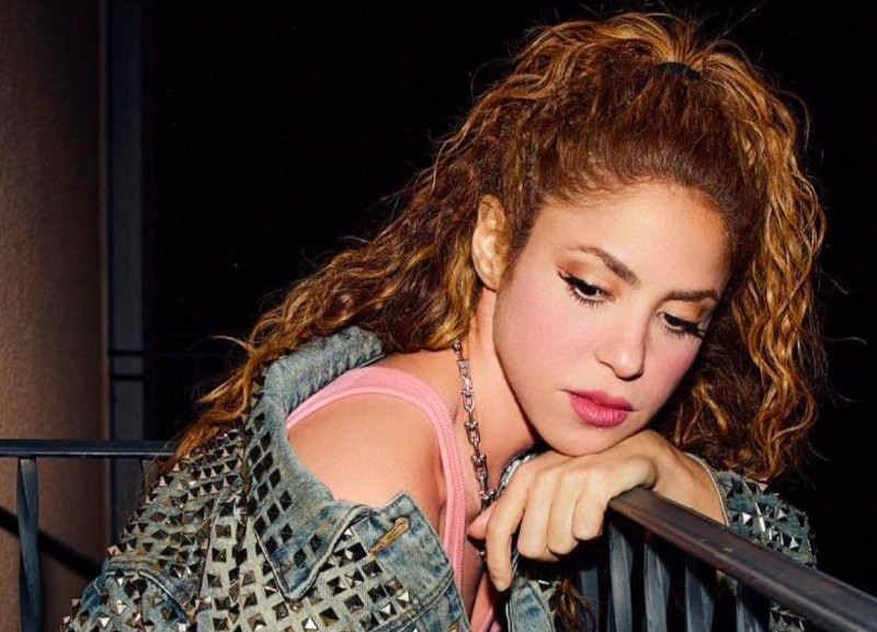 Shakira celebra 30 años de 'Pies Descalzos': El Álbum que la Lanzó al ...