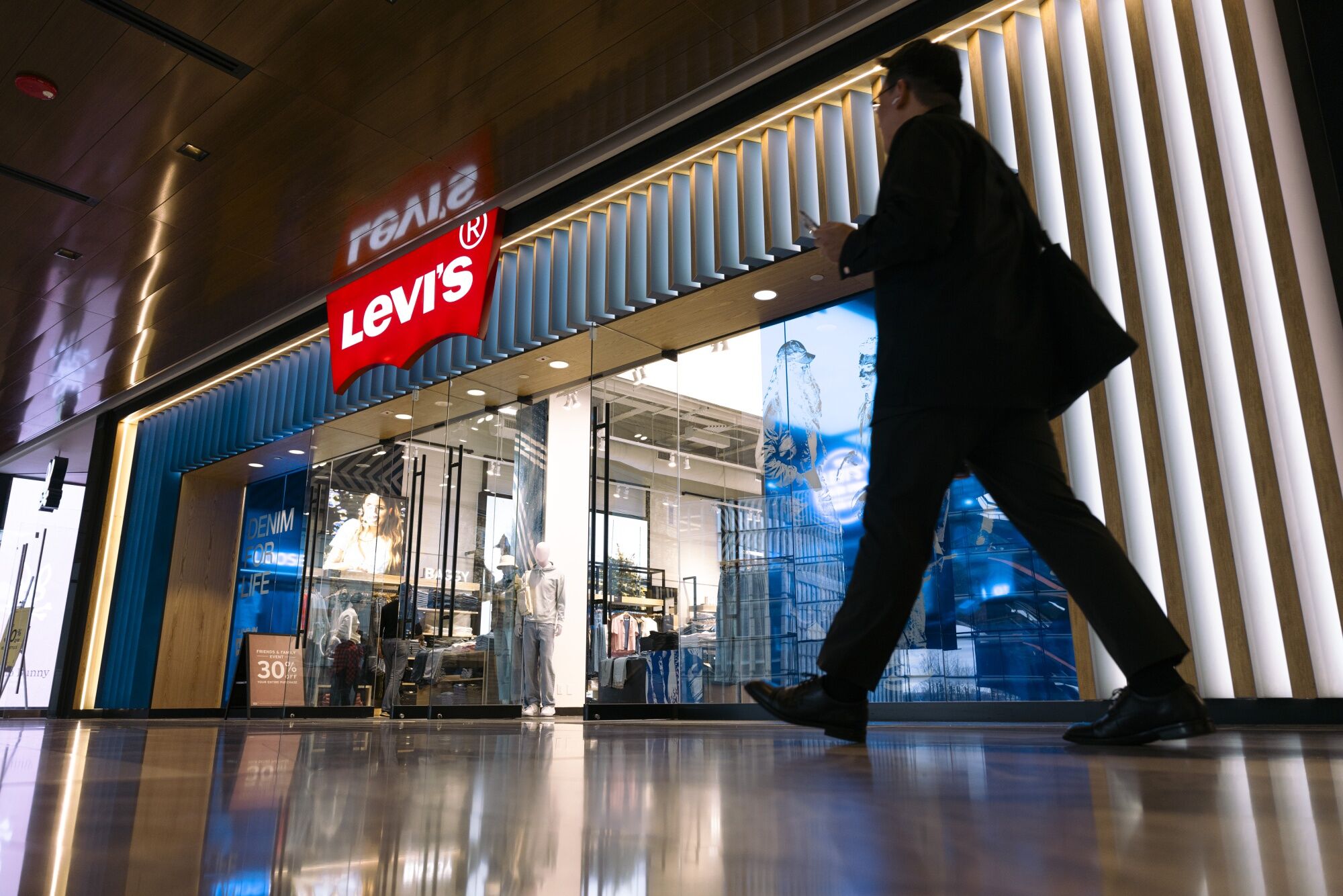 Levi Raises Full-Year Outlook Despite Rising Tariff Impact