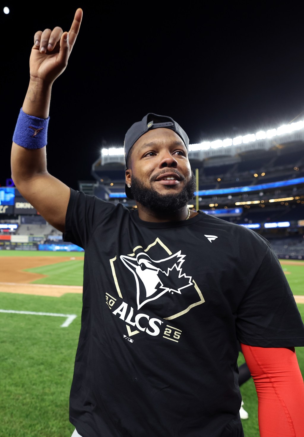 Fan throws can at Vladimir Guerrero Jr.’s family in ugly Yankee Stadium ...