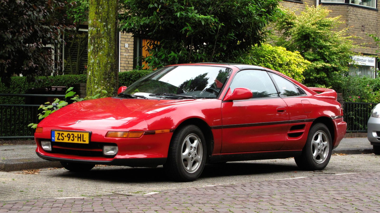 10 classic cars from the 1990s that enthusiasts still obsess over