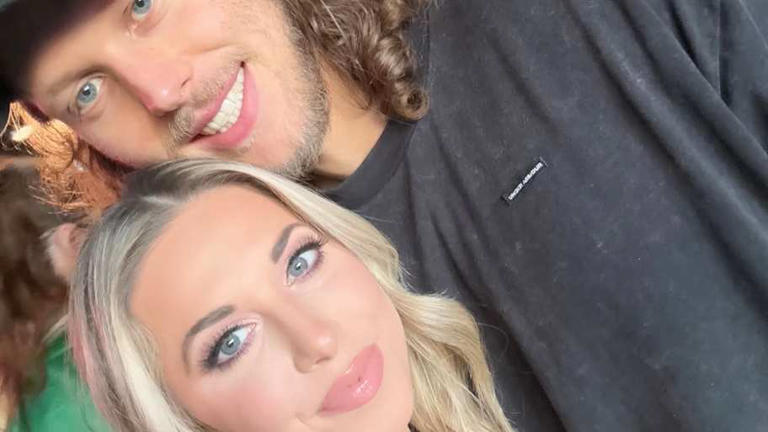 Erin Dolan flexes Alec Bohm denim fit for Phillies boyfriend’s Game 4 ...