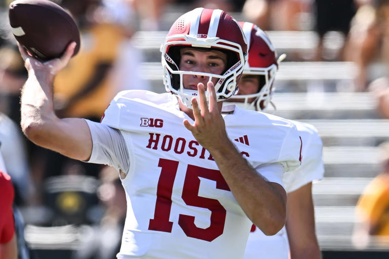 Back in Pac-12 territory, Fernando Mendoza has a chance to put his ...