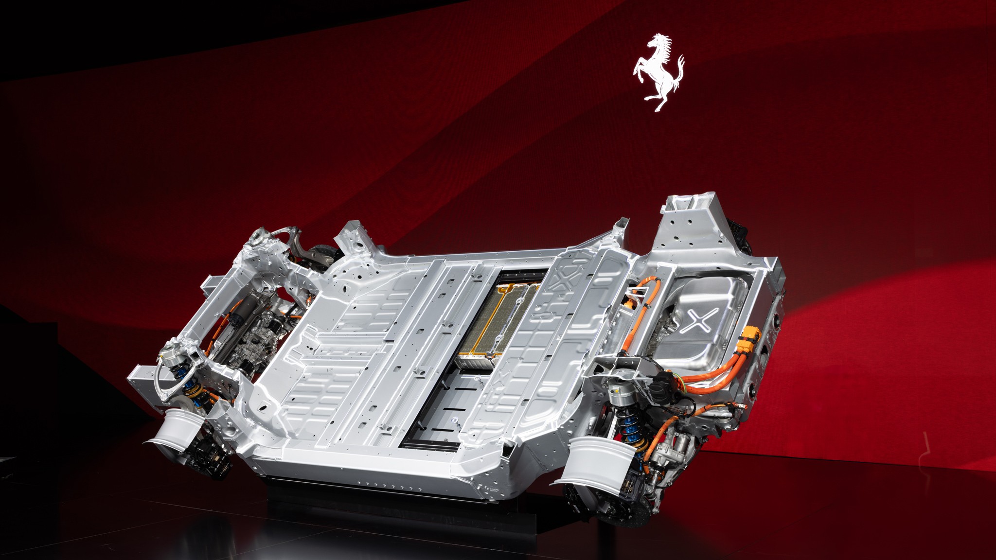 Ex-designer lendário da Apple assina primeira Ferrari elétrica que ...