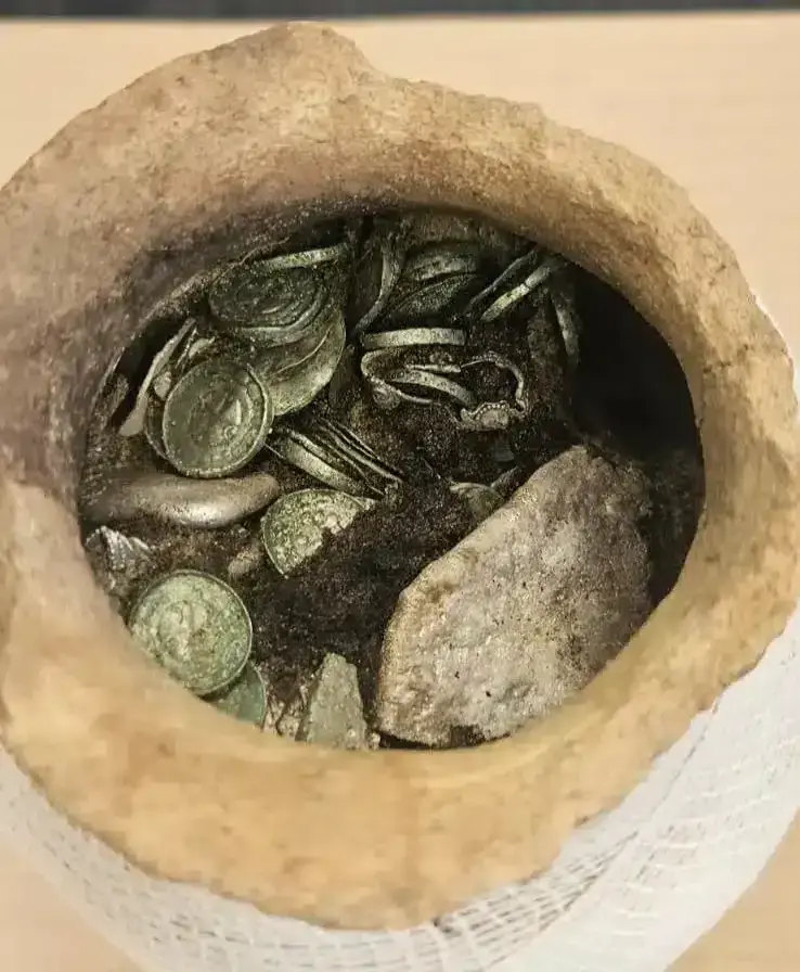 A Group of Friends Stumbles Upon 1,800-Year-Old Treasure in the Most ...