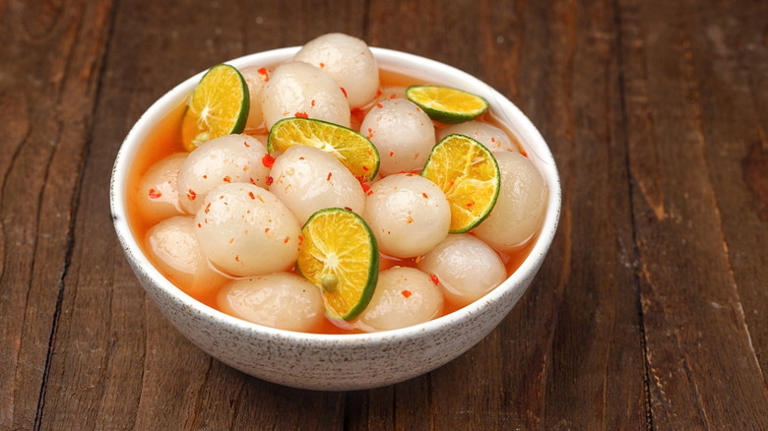 Lychee Vs Rambutan: The Difference Between The Tropical Fruits