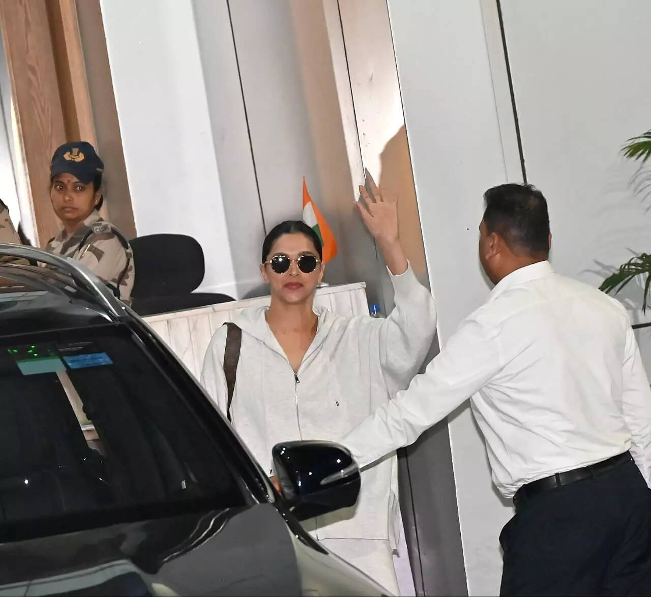 Deepika Padukone returns to Mumbai ahead of Karwa Chauth, flaunts her ...