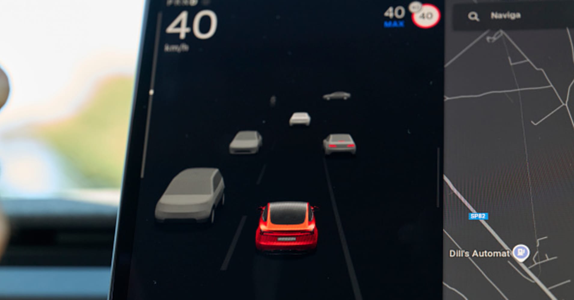 Tesla faces U.S. auto safety probe after reports FSD ran red lights ...