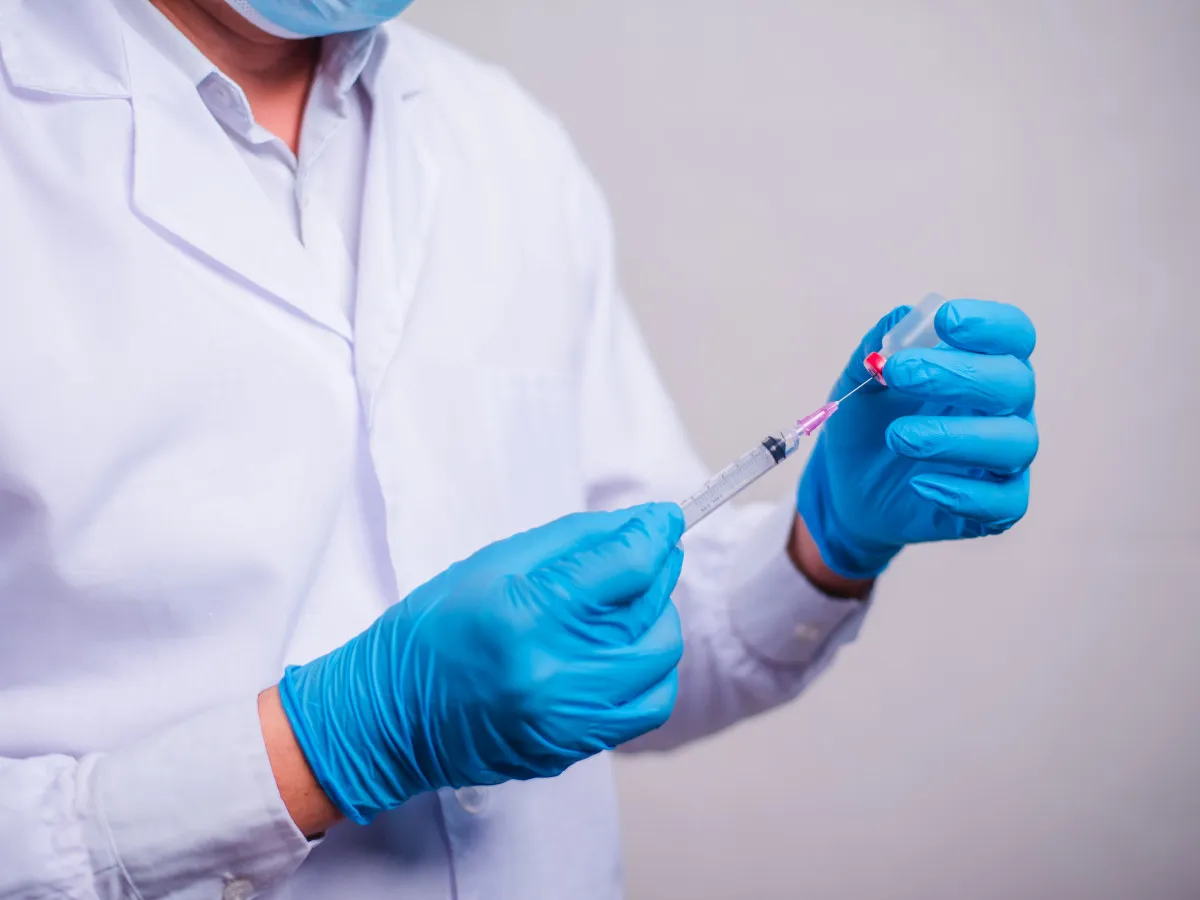 Muž žaloval lékaře za vedlejší účinky vakcíny proti covidu. Za újmu zodpovídá stát, vzkázal soud