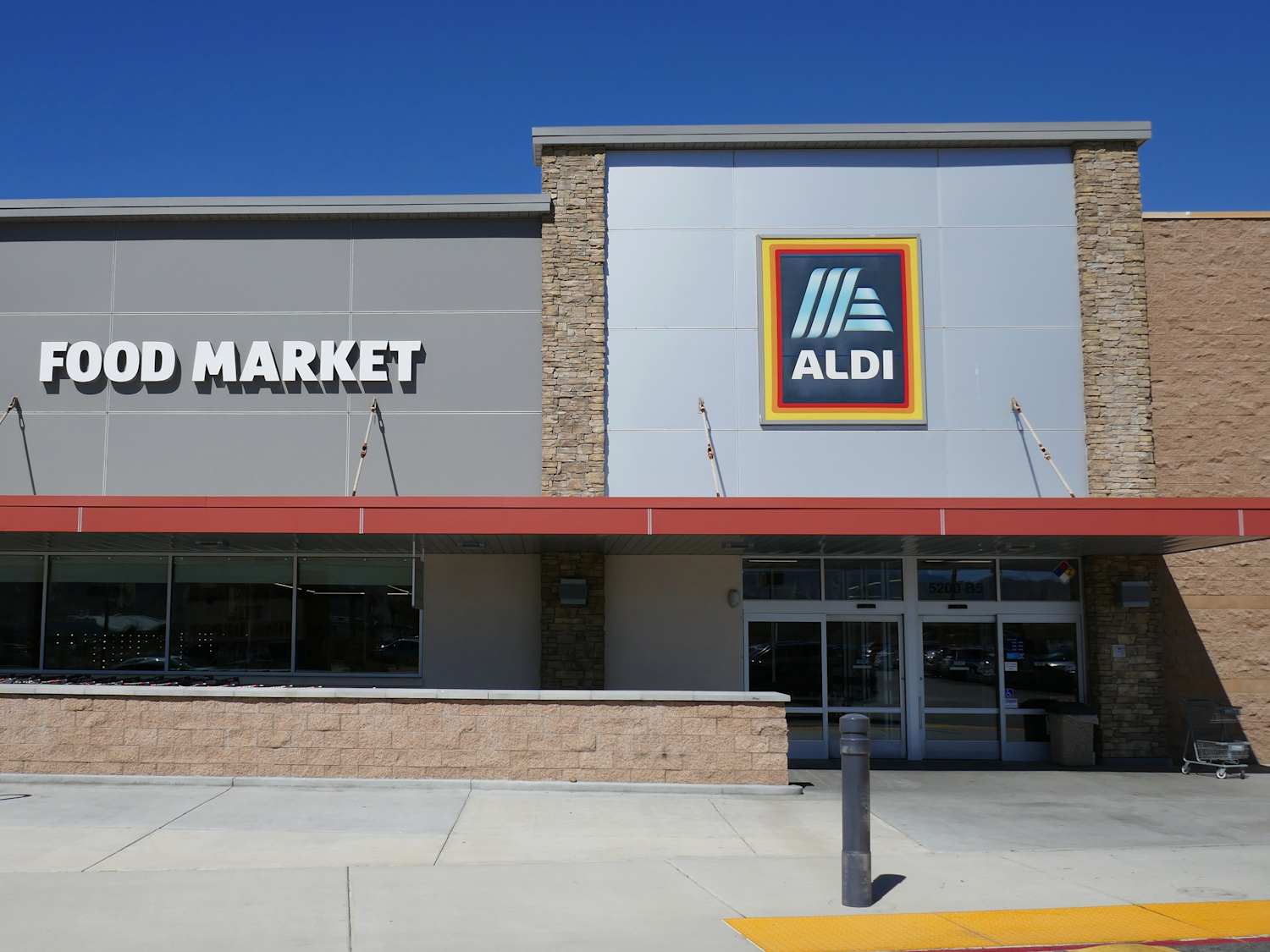 The $25 Aldi Organizer That'll Store All Your Cozy Blankets When You're ...