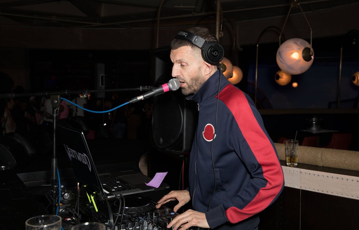 Angleterre : Ex-star de la BBC, le DJ Tim Westwood est poursuivi pour ...