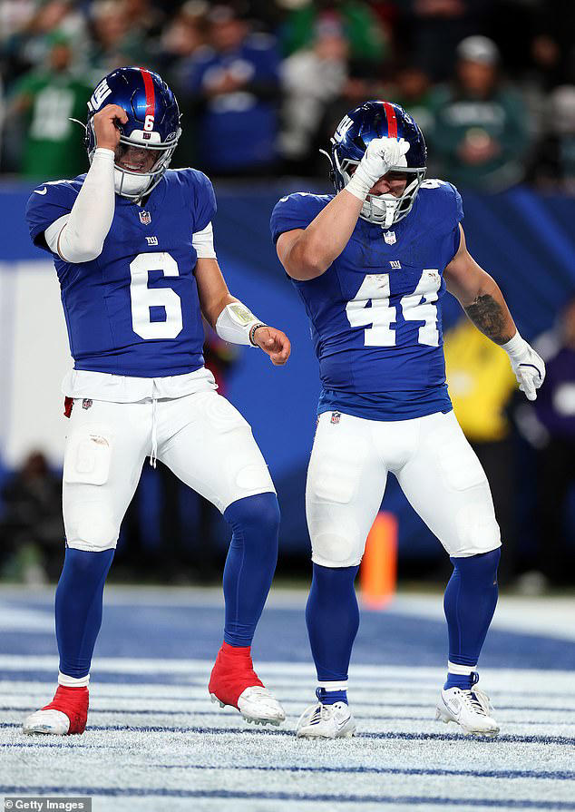 Giants' Jaxson Dart high-fives ref and dismantles the Super Bowl ...