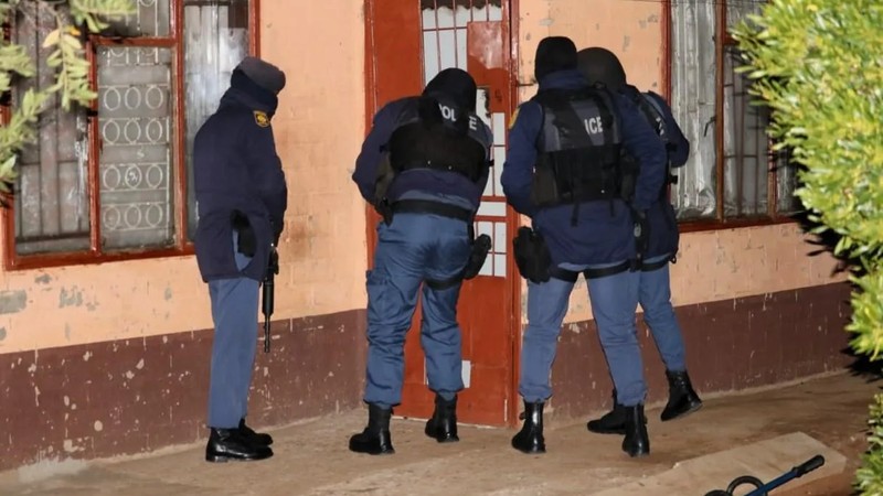 Government backs major SAPS corruption crackdown as top cops ...