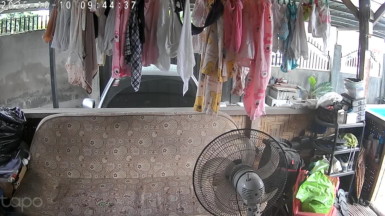 Philippines earthquake shakes family's home sparking tsunami warnings