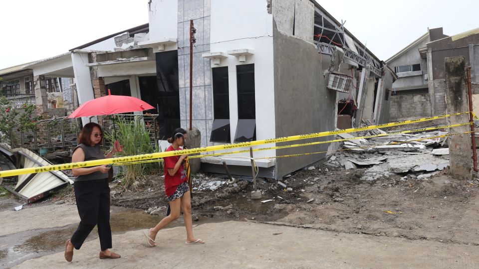 Powerful quake rattles southeastern Philippines sending panicked ...