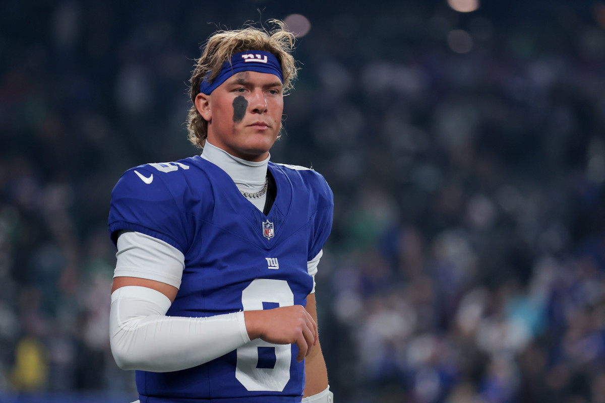 Giants QB Jaxson Dart Forced to Exit Eagles Game With Head Injury