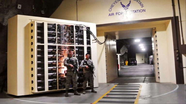Así es Cheyenne Mountain Complex, el búnker en el que Trump podría ...