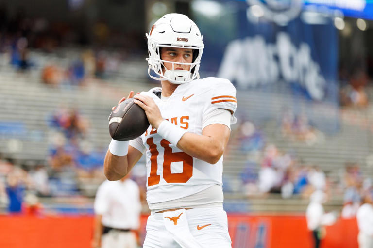 Bijan Robinson gives Arch Manning advice as Texas QB’s struggles mount