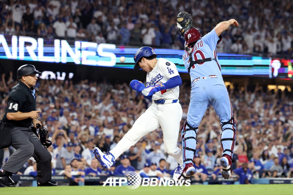 '와 대박' 김혜성이 끝냈다! 극적 연장 11회 끝내기 득점 활약 '혜성특급' 이래서 아꼈구나... LAD 짜릿한 NLCS 진출 성공
