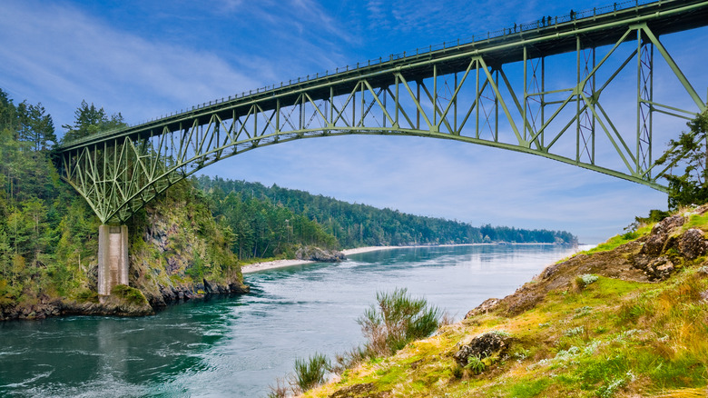 One Of America's Most Beautiful Bridges Connects Two Islands In The ...