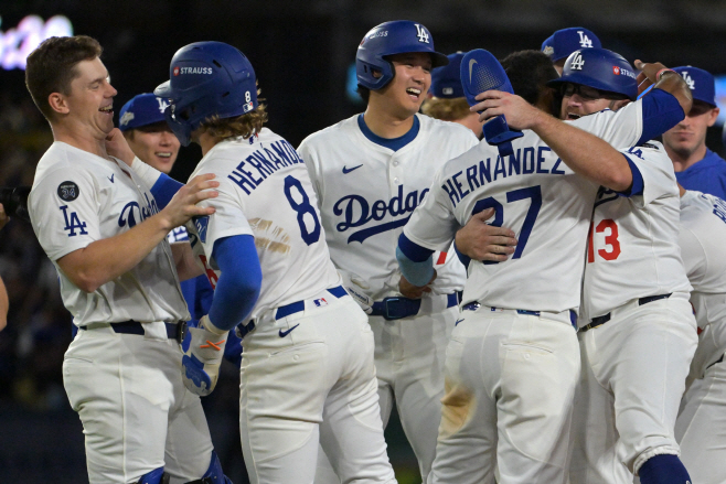 LA다저스, NLCS 진출… 김혜성 첫 출전에 '끝내기 득점'