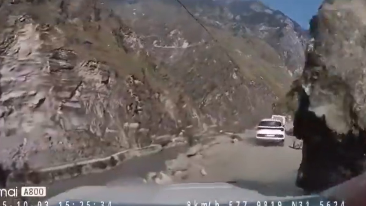 Terrifying Dashcam Footage Captures Boulder Crashing Onto Car In ...