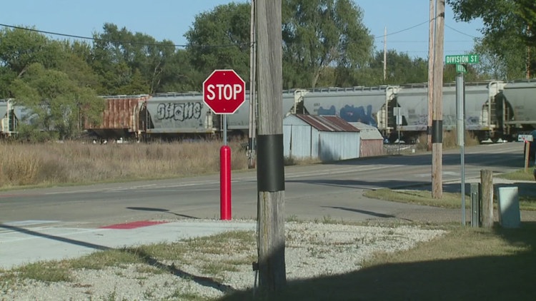 Stopped trains cause delays for Fruitland residents