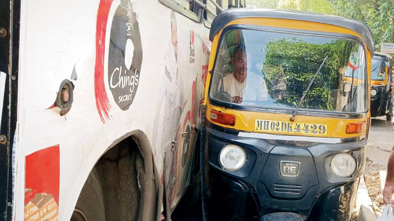 Mumbai: BEST bus driver injured as autorickshaw allegedly runs over in ...