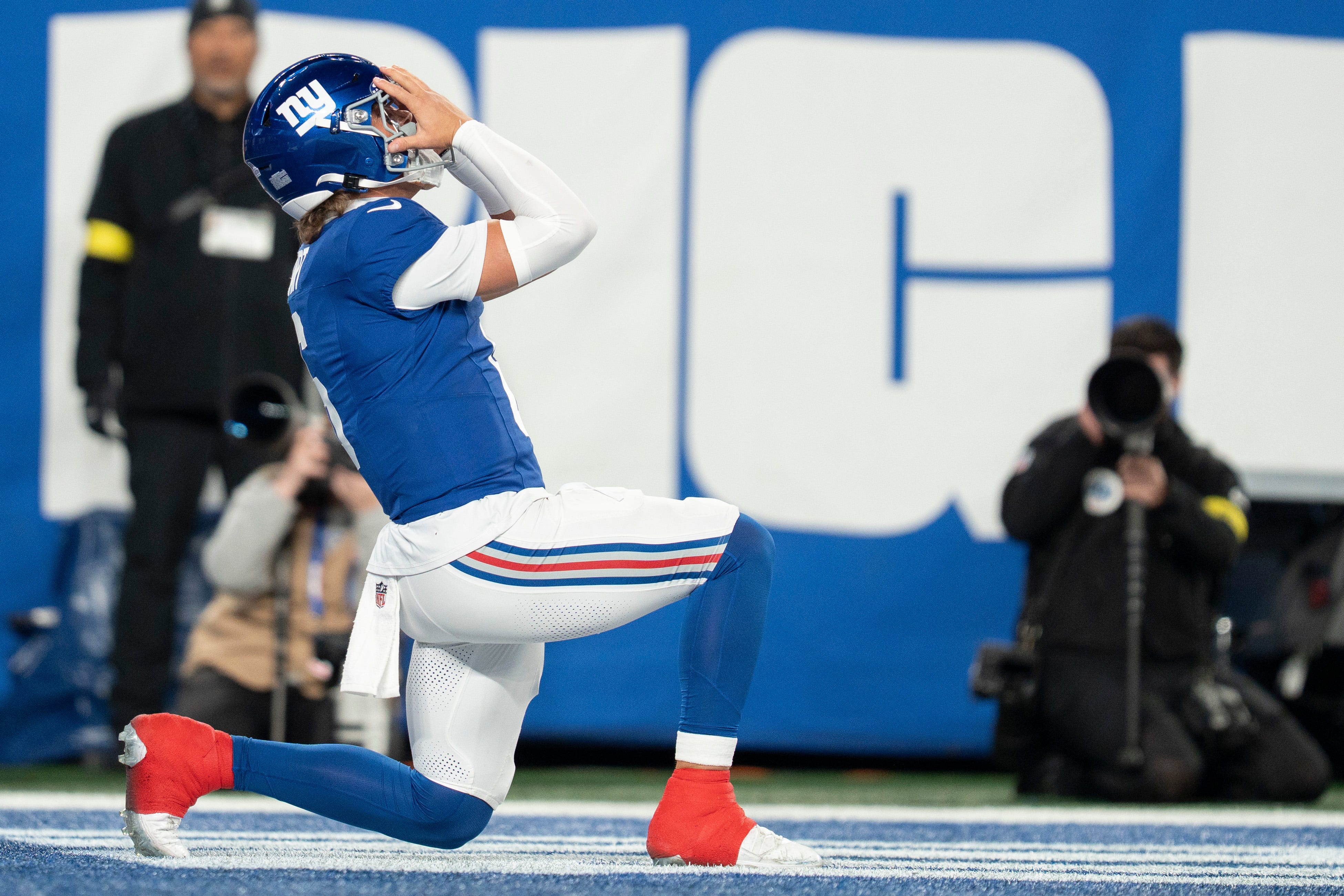 Giants vs Eagles highlights: Jaxson Dart, Cam Skattebo lead upset ...