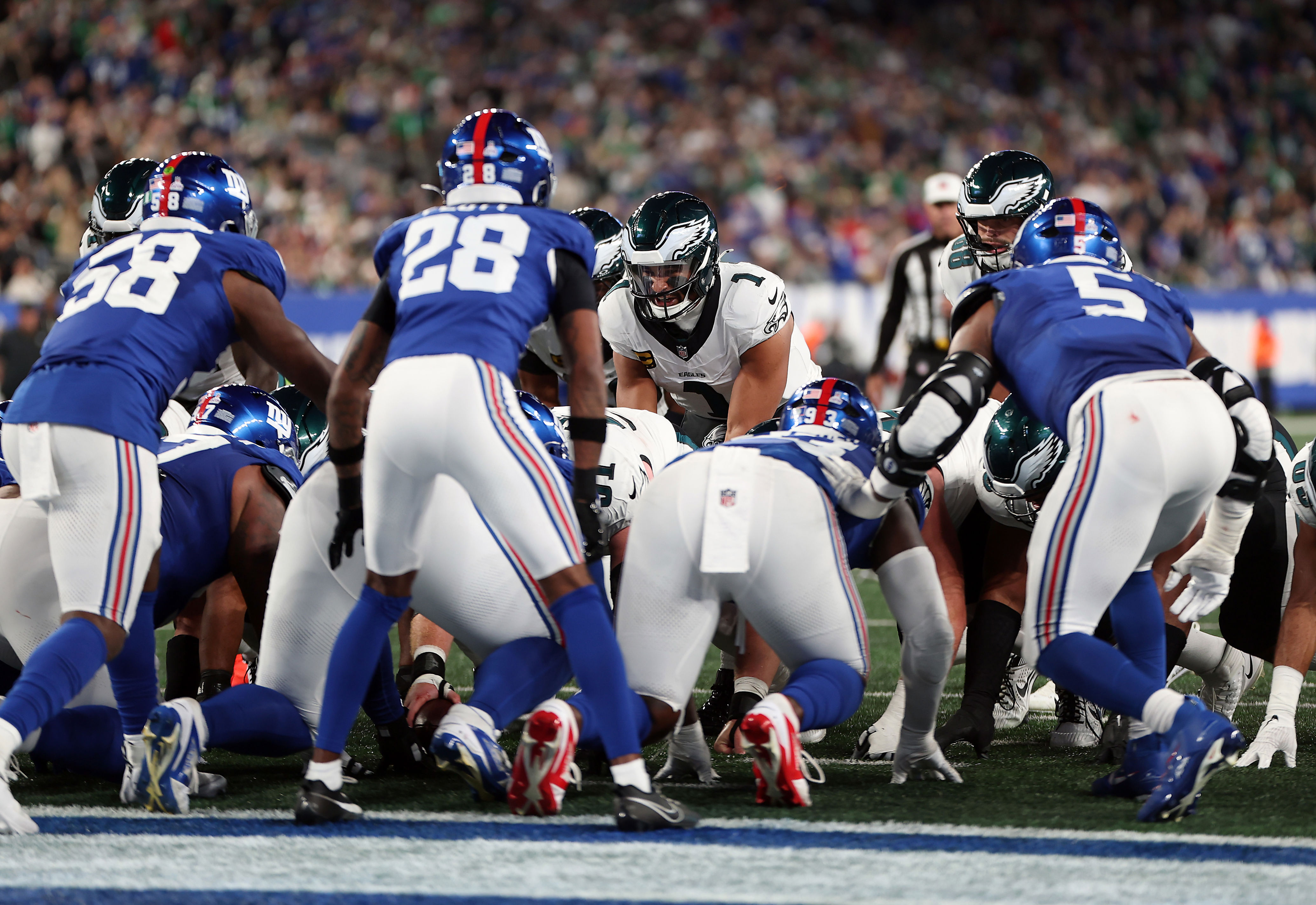 Eagles use 4 straight tush pushes, with some false starts, to score a TD