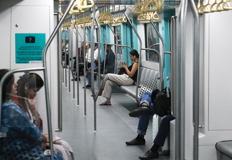 Over 1.55 lakh commuters travel on Day 1 of full operation of Mumbai ...