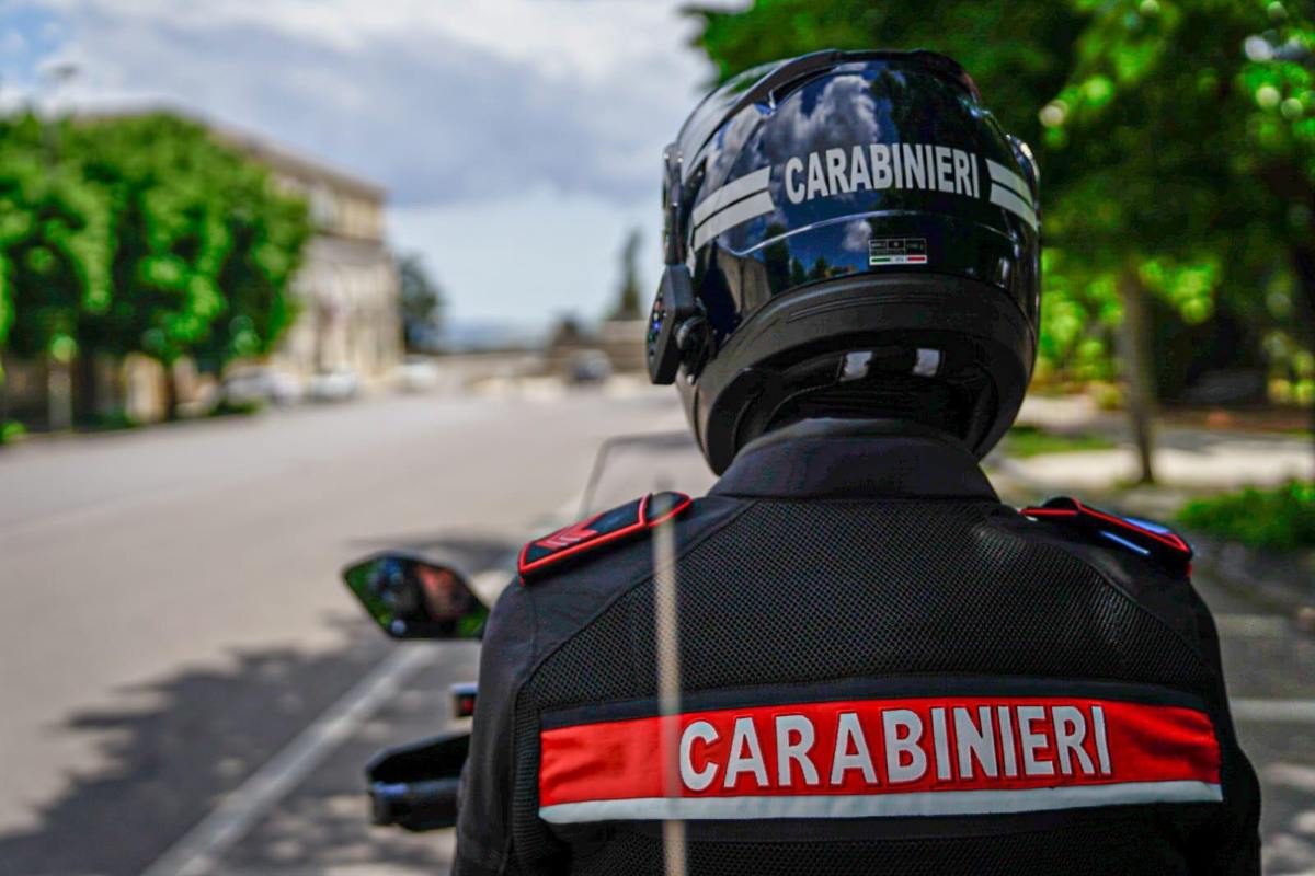 Sorpreso dai carabinieri a vendere hashish a pensionato, arrestato ...