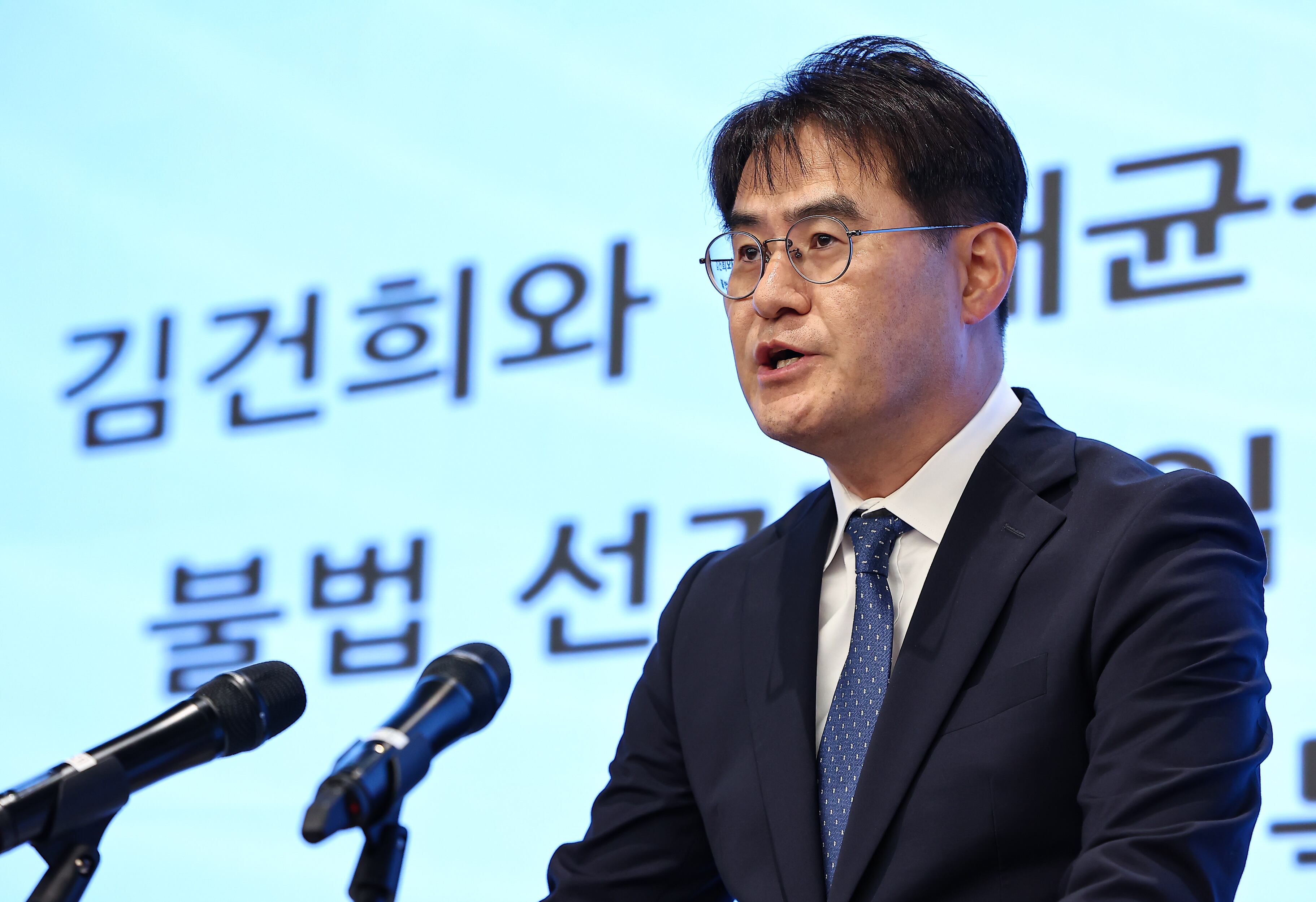 Special Counsel Team Requests 3 Prosecutors, 4 Investigators