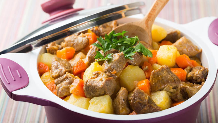 22 slow-cooker meals for frugal cooking