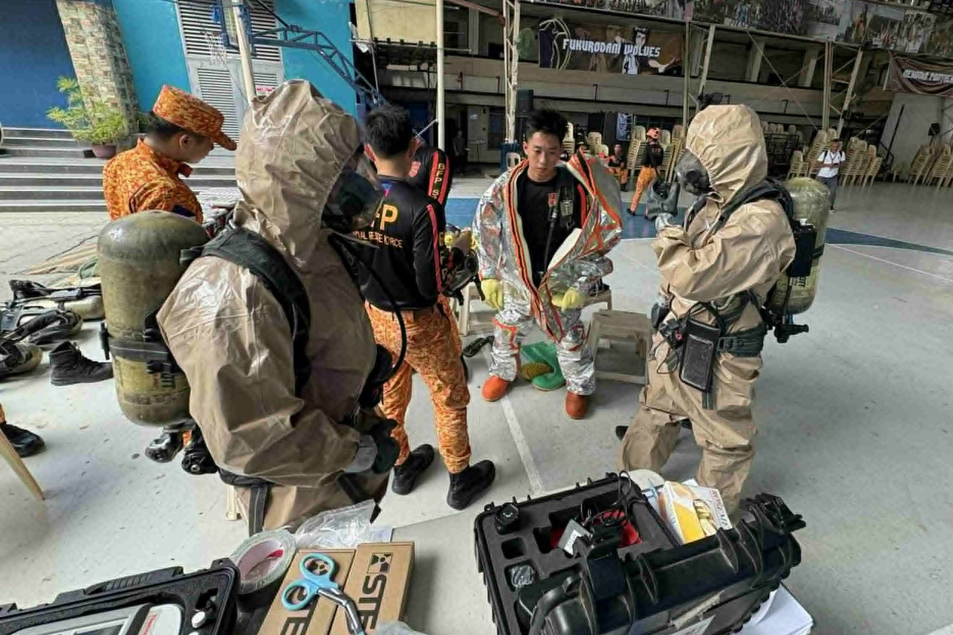 Philippines earthquake latest: Two dead and tsunami warnings lifted ...