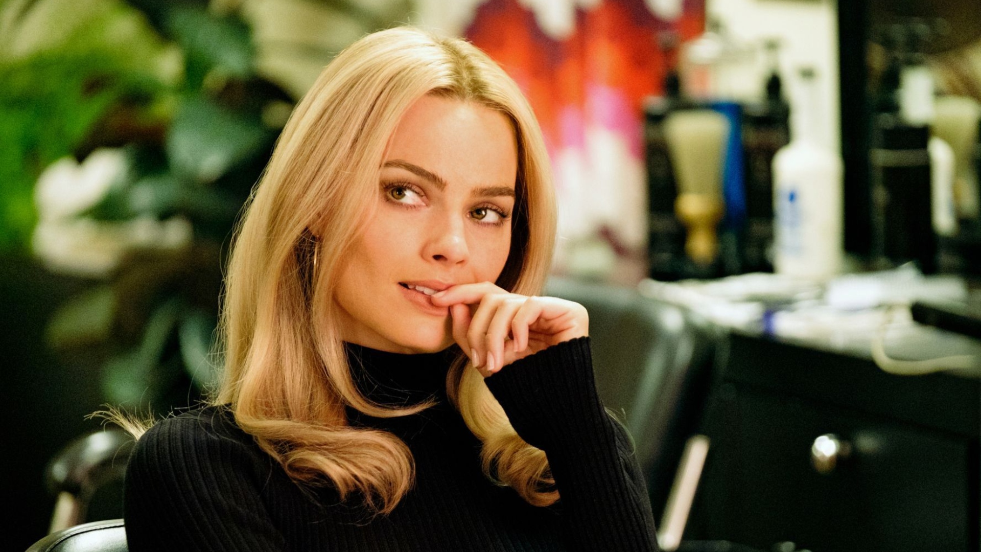 "Hun har ingenting på indenunder!": Margot Robbie tør et minimalistisk look