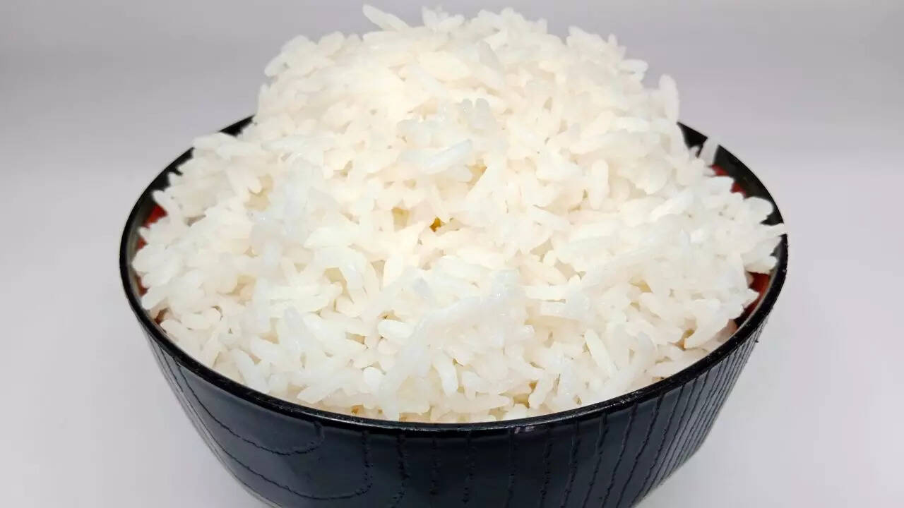 Why is it good to eat cold leftover rice?