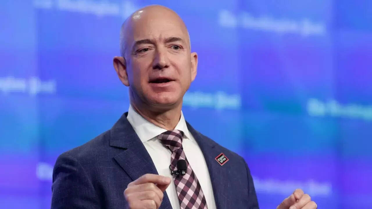 Amazon founder Jeff Bezos to students: Learn from Bill Gates, Mark ...